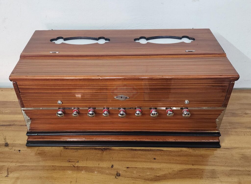 Shriji Harmonium 3.5 Octave Extra Height, 9 Stopper, Coupler, Bass-Male ...